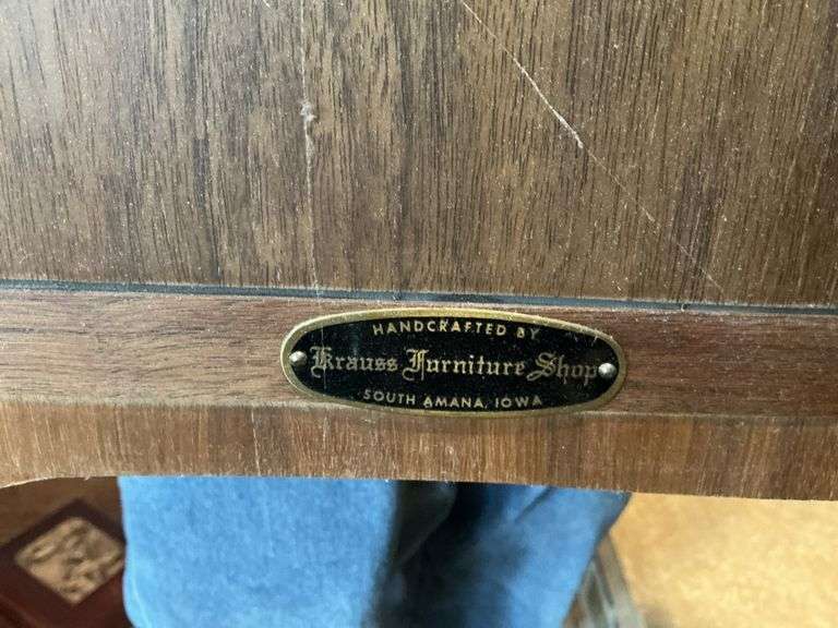 Amana made mantle clock with key - Legacy Auction Company