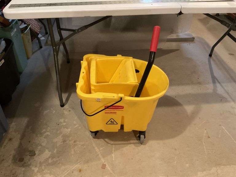Rubbermaid mop bucket - Legacy Auction Company