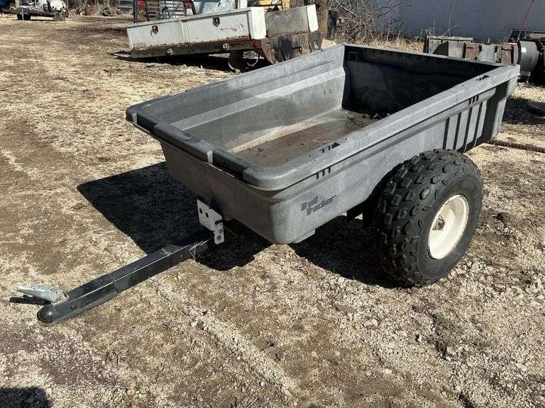 Rubbermaid Trail tracker yard cart - Legacy Auction Company
