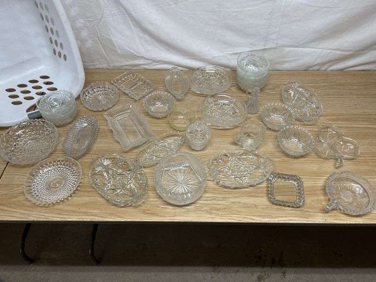 Glassware with clothesbasket - Legacy Auction Company
