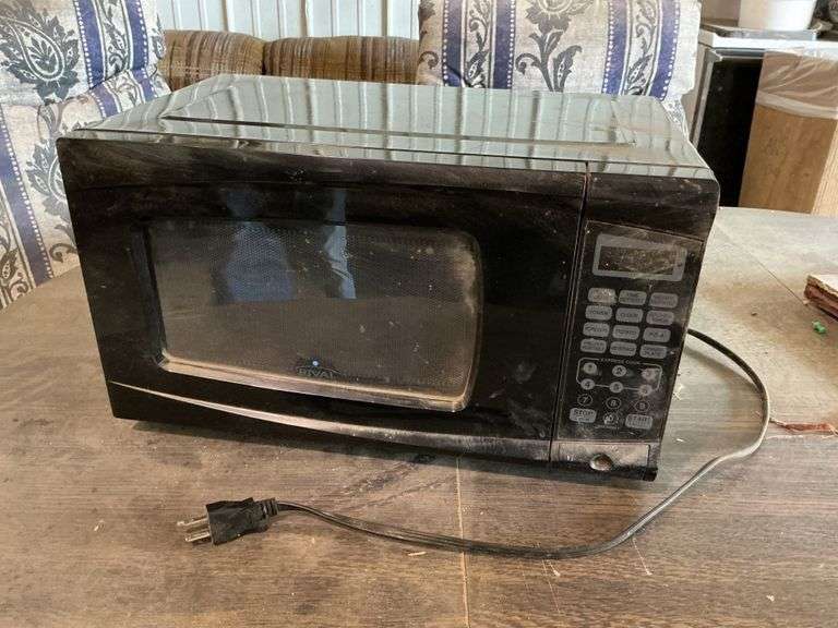 Rival microwave - Legacy Auction Company