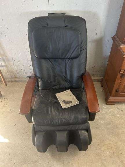 HTT-10i-CRP robotic massage chair - Legacy Auction Company