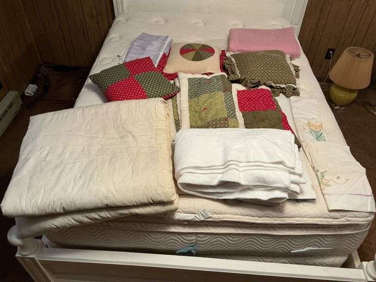 Assorted bedding - Legacy Auction Company