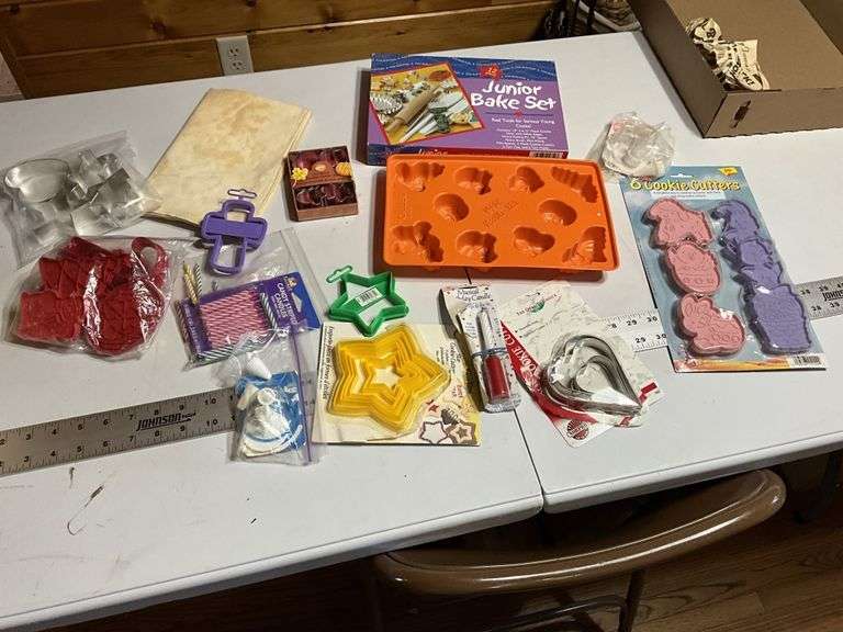 Cookie cutters, jello mold etc - Legacy Auction Company