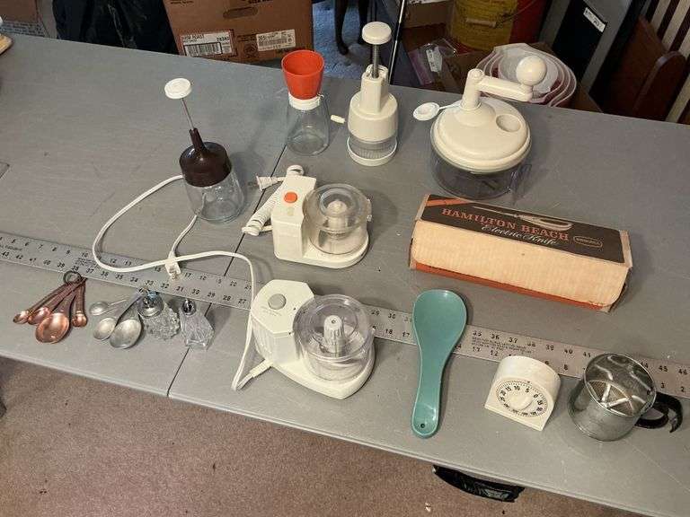 Food processor/measuring spoons/electric knife - Legacy Auction Company