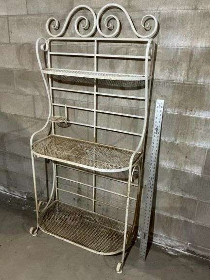 Metal Bakers rack - Legacy Auction Company