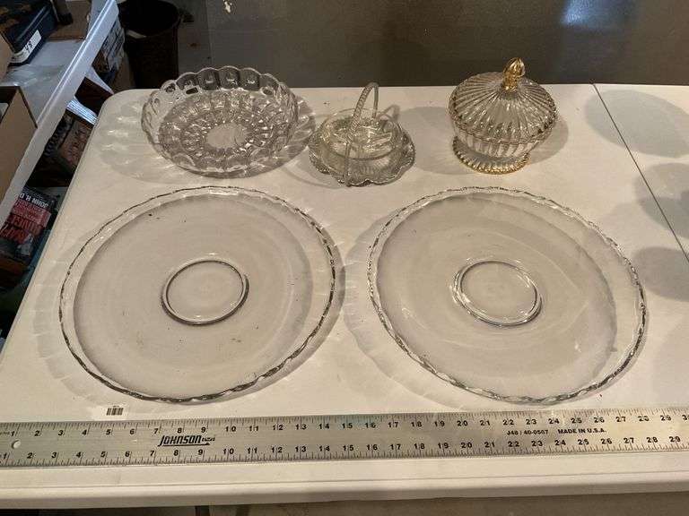 Assorted glassware - Legacy Auction Company