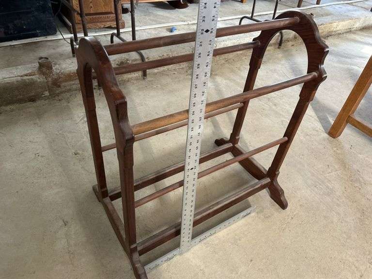 Quilt rack - Legacy Auction Company