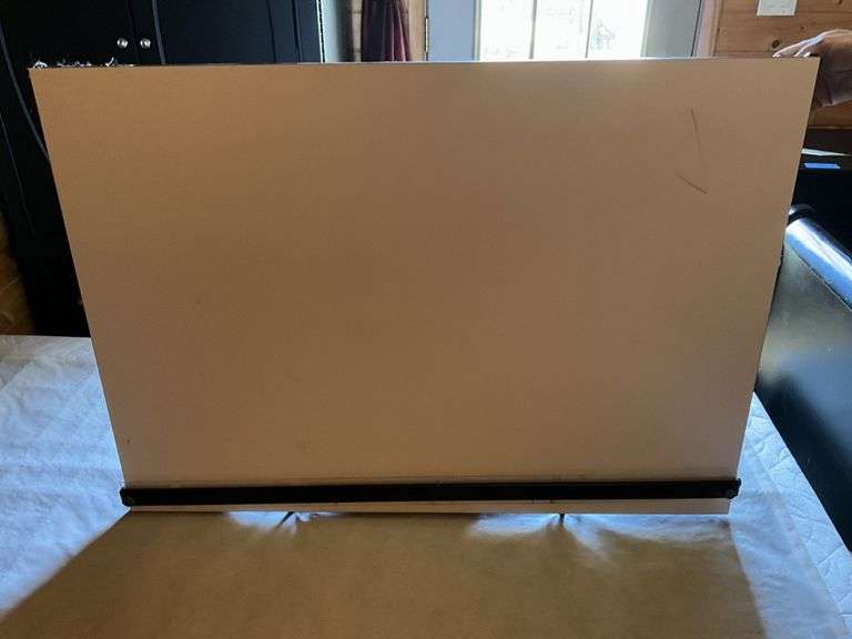 Parallel, straight edge board - Legacy Auction Company