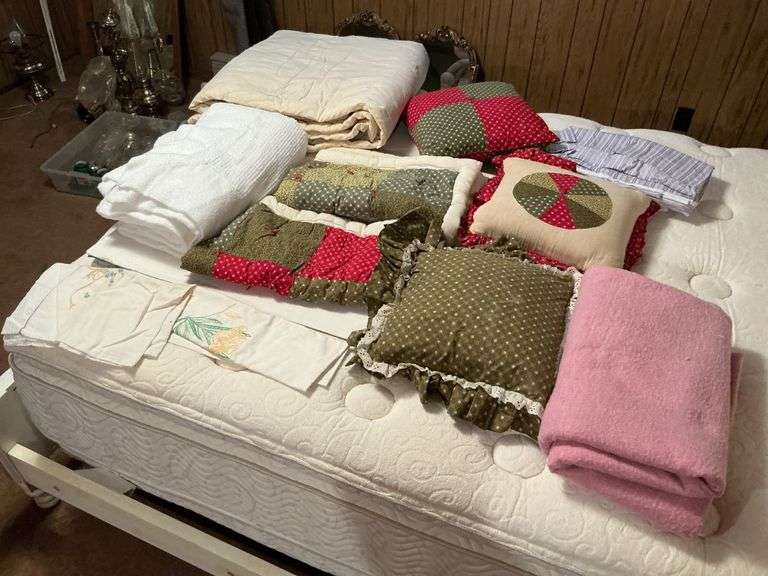 Assorted bedding - Legacy Auction Company
