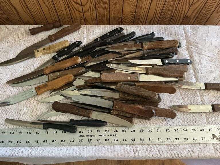 Assorted knives - Legacy Auction Company