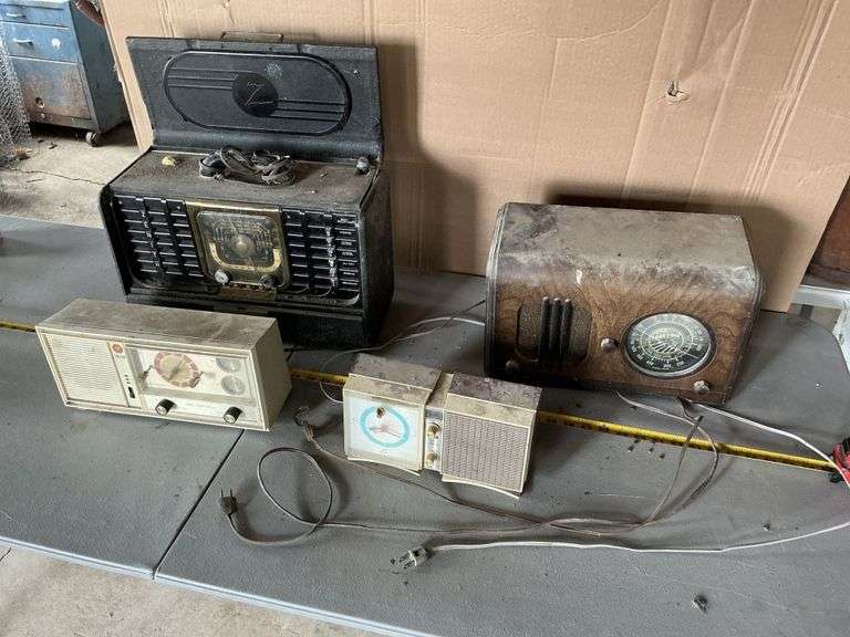 Vintage radios - Legacy Auction Company
