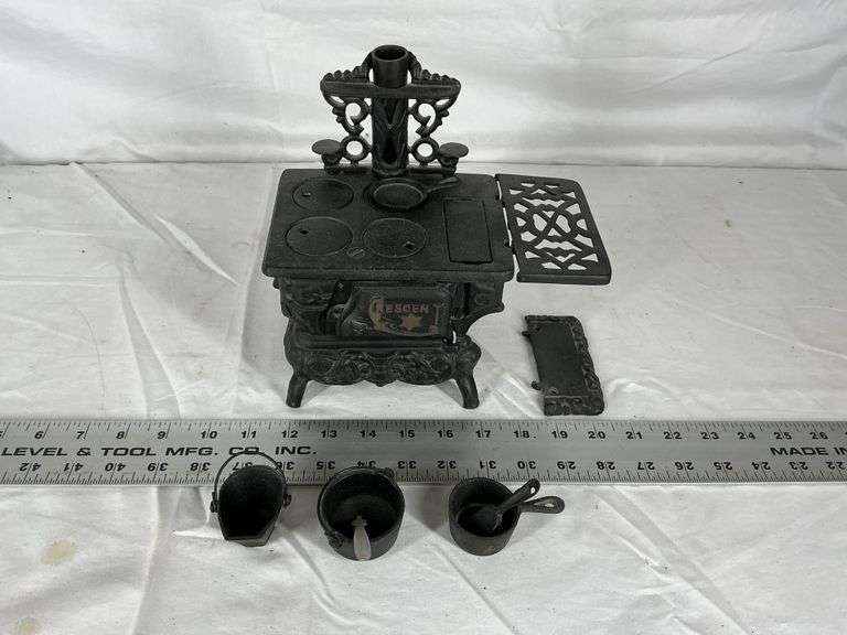 Rescent miniature cast stove - Legacy Auction Company