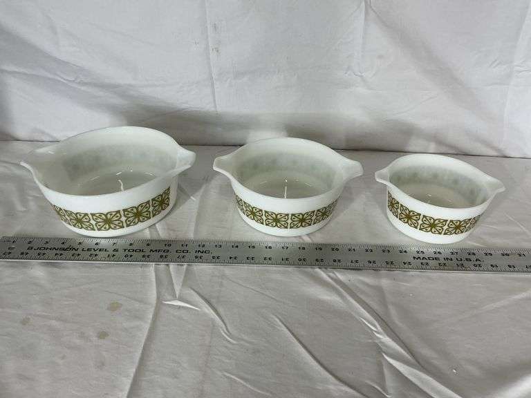 Pyrex bowl set - Legacy Auction Company