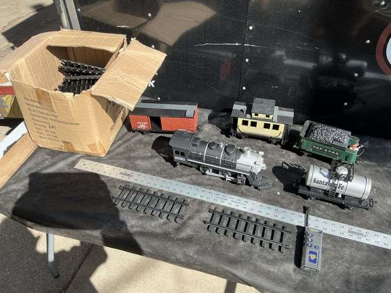 Radio controlled train set - Legacy Auction Company