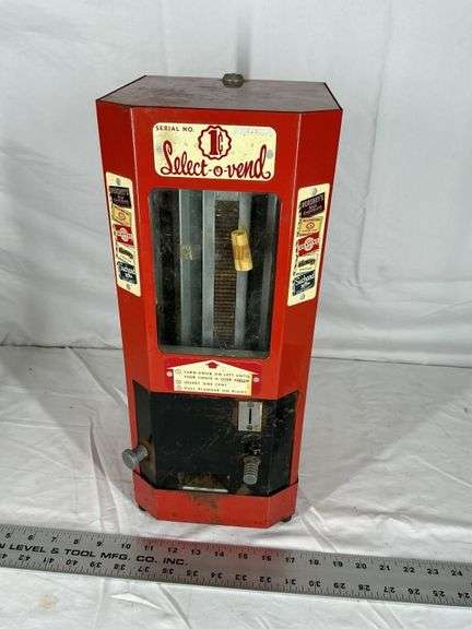 Select-o-vend dispensing machine, no key! - Legacy Auction Company