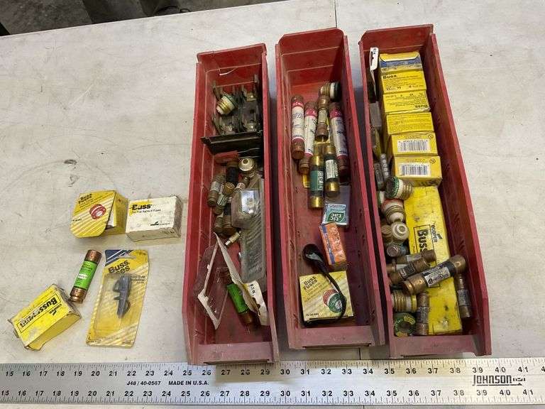 Assorted fuses - Legacy Auction Company
