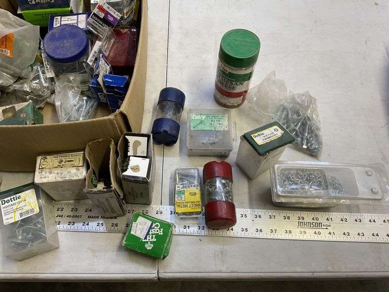 Assorted hardware - Legacy Auction Company