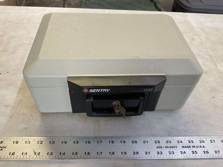 Sentry safe with keys - Legacy Auction Company