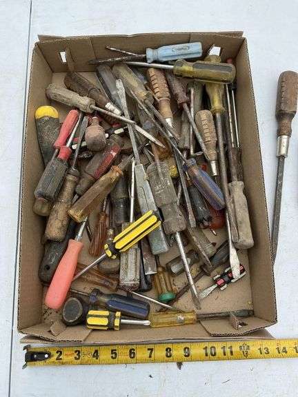 Assorted screwdrivers - Legacy Auction Company