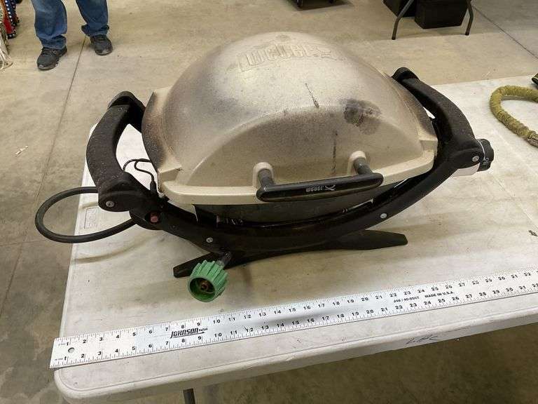 Weber table top gas grill - Legacy Auction Company