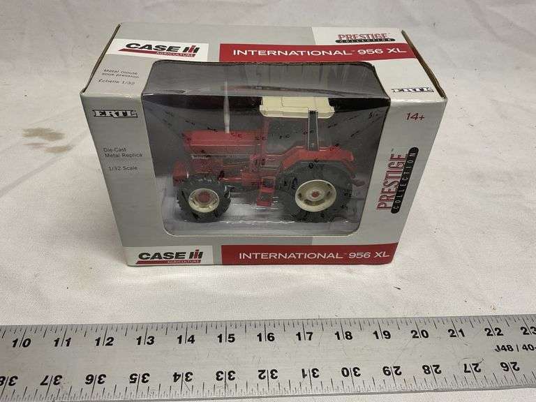 International 956XL tractor - Legacy Auction Company