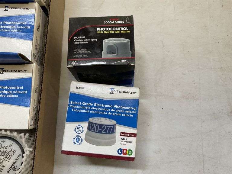 Assorted electronic photo controls - Legacy Auction Company