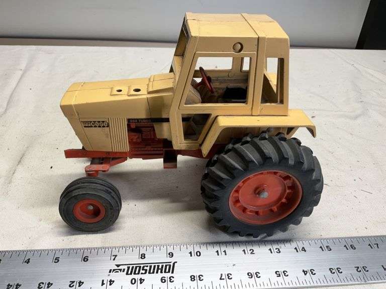 Case 1370 toy tractor - Legacy Auction Company