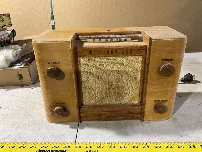 Vintage Westinghouse radio - Legacy Auction Company