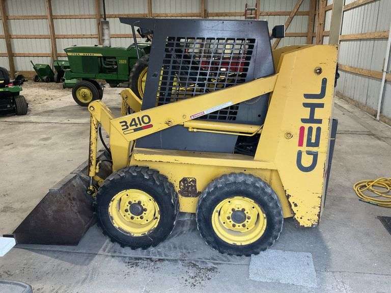 Gehl 3410 skid loader with 53" material bucket - Legacy Auction Company