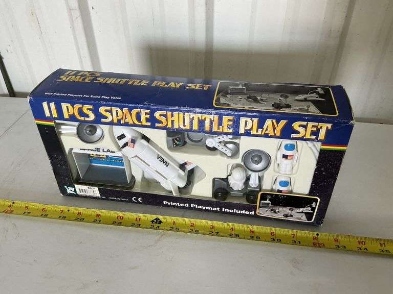 Space shuttle play set - Legacy Auction Company