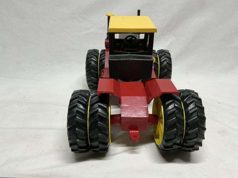 Versatile 895 4WD drive tractor - Legacy Auction Company