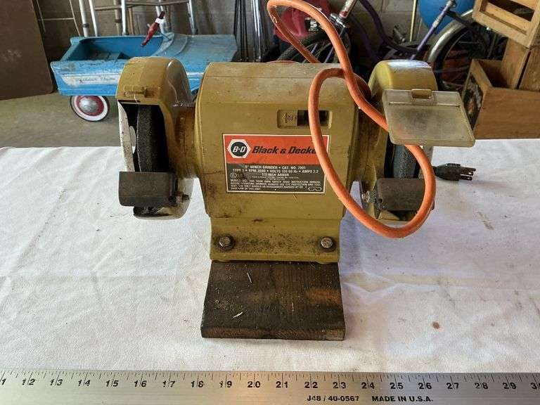 Black & Decker 5" bench grinder - Legacy Auction Company