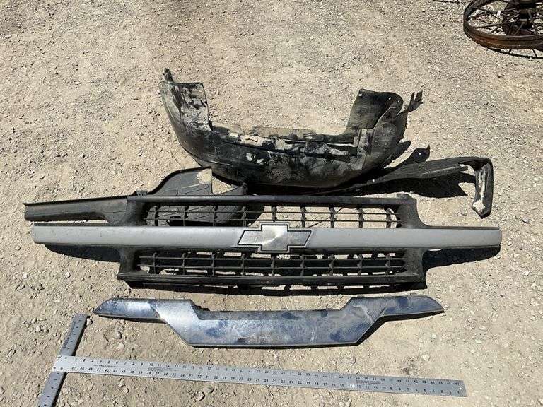 2001 Chevy pick up parts - Legacy Auction Company