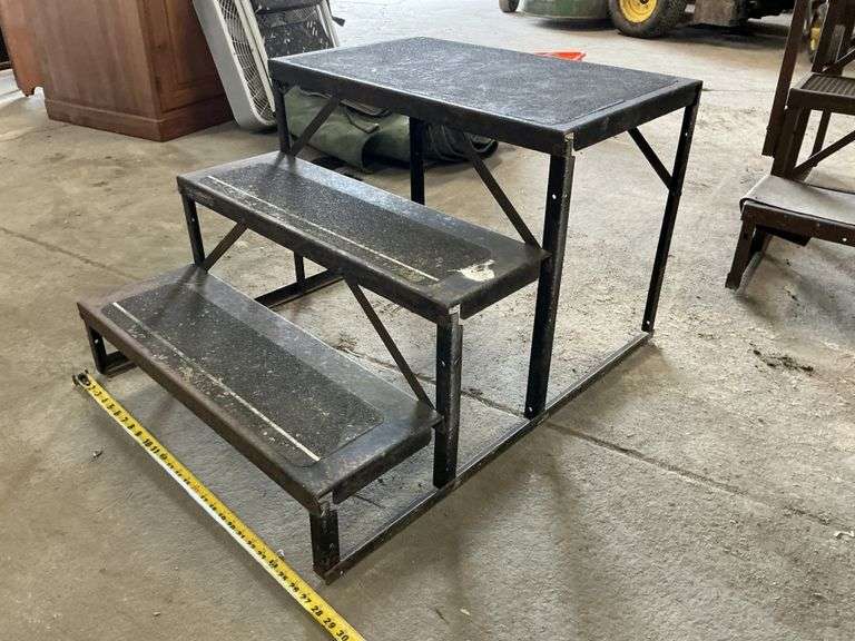 Metal steps - Legacy Auction Company