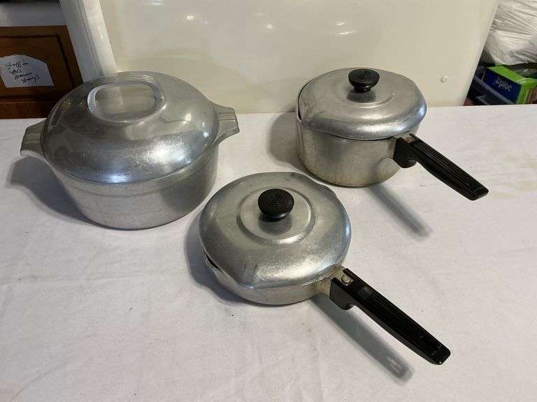 Wagner Ware pans - Legacy Auction Company