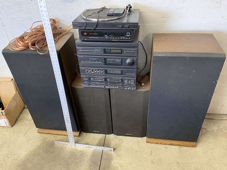 Realistic stereo system with speakers. CD player - Legacy Auction Company