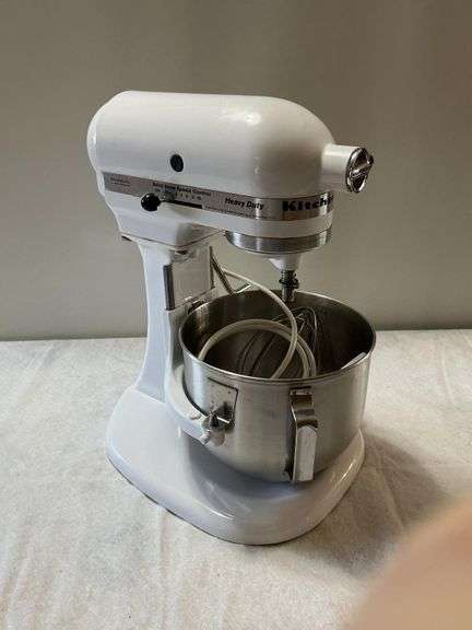 KitchenAid model K5SS stand mixer with cover - Legacy Auction Company