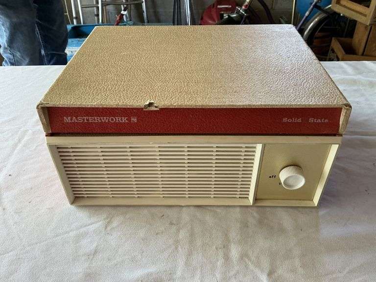 Vintage 4-speed record player - Legacy Auction Company