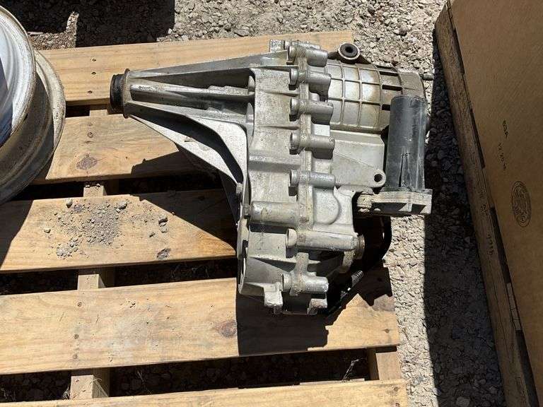01 Chevy truck transfer case - Legacy Auction Company