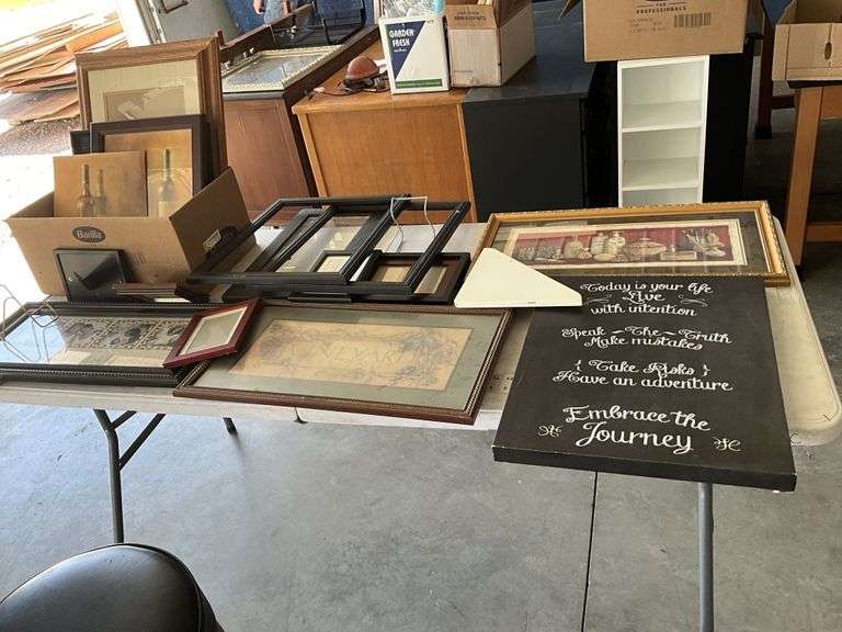 Pictures and picture frames - Legacy Auction Company