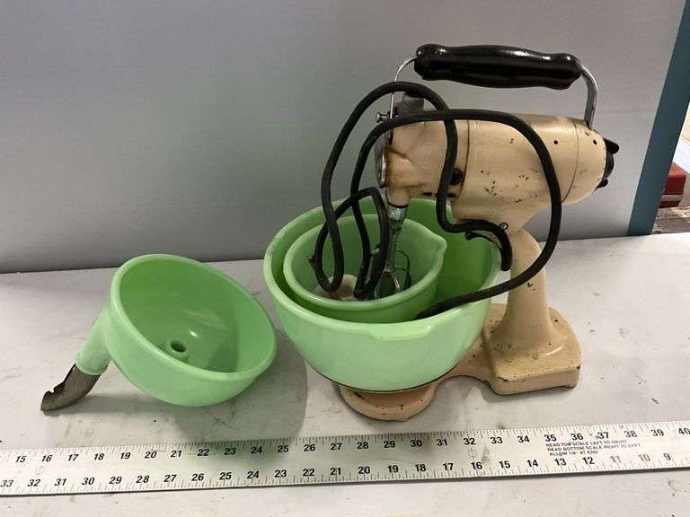 Vintage stand mixer with Jadeite bowls & - Legacy Auction Company