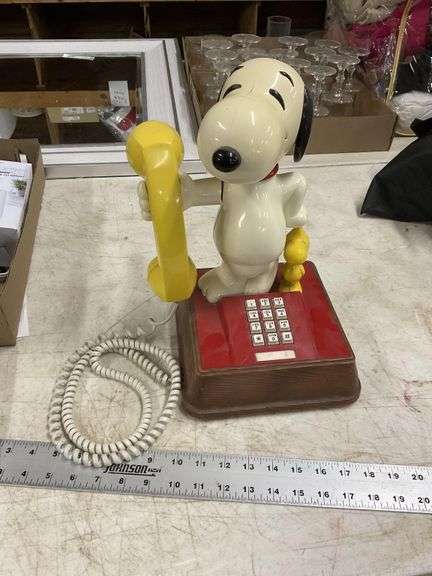 Snoopy telephone - Legacy Auction Company