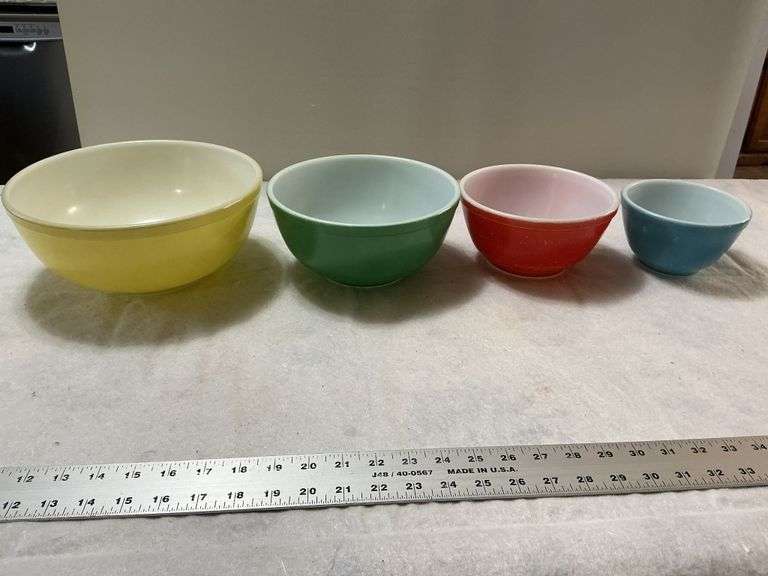 Pyrex nesting bowls - Legacy Auction Company
