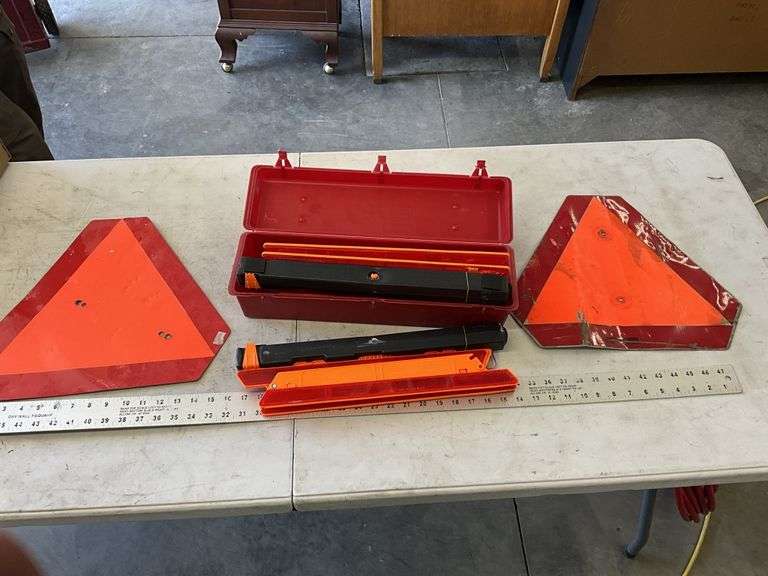 Slow moving signs and reflector kit - Legacy Auction Company