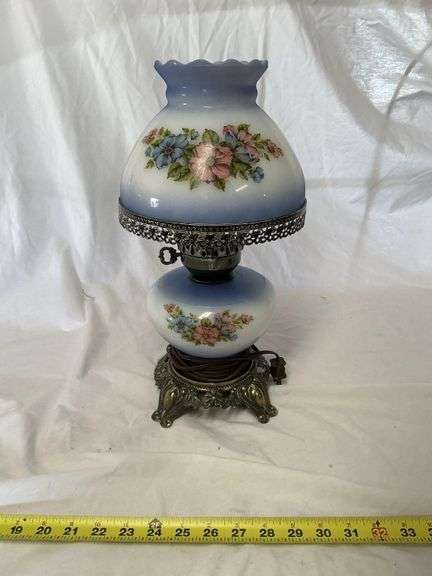 Hurricane style lamp - Legacy Auction Company
