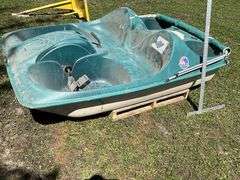 Sun dolphin paddle boat - Legacy Auction Company