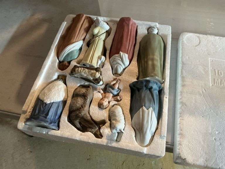Porcelain nativity set and barn - Legacy Auction Company