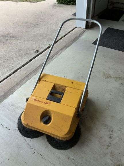 Clean boy 550 sweeper - Legacy Auction Company