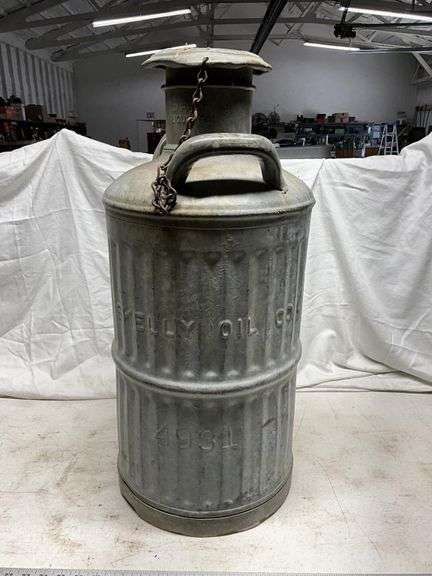 Skelly Oil Co. can - Legacy Auction Company
